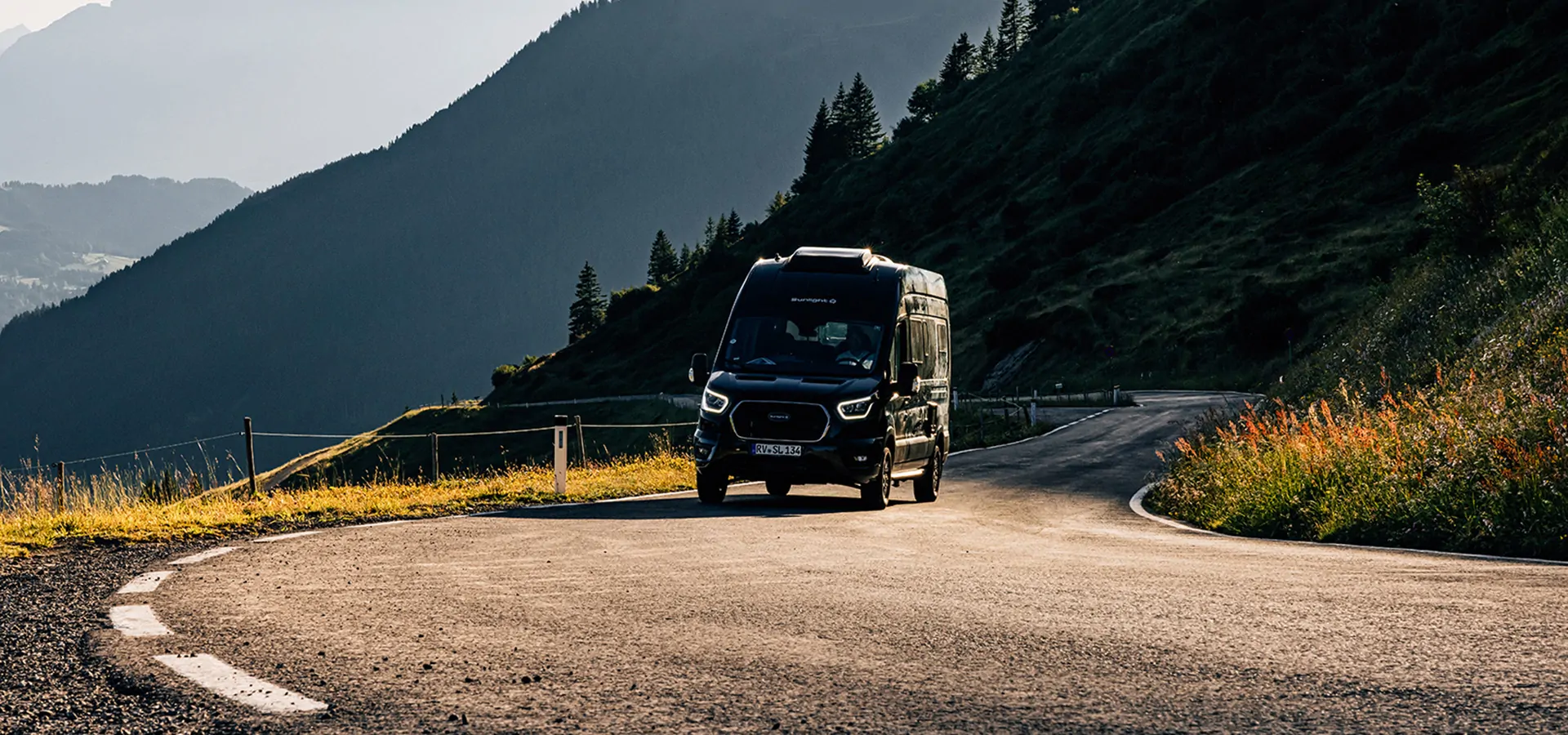 CLIFF 4×4 Adventure Camper Van - Sunlight INT